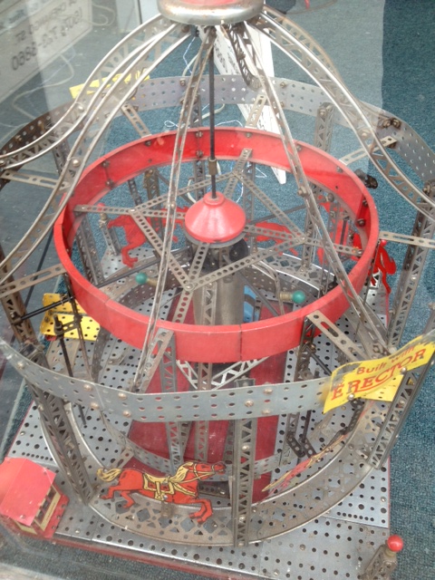 Ramblin' with AM: Fall Fancies - Electric Trains and Erector Sets