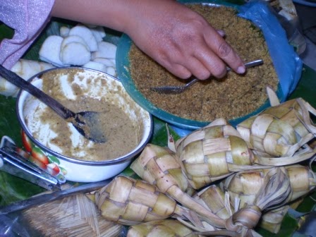 Resep Sedap Cabuk Rambak, Ketupat Dengan Saus Wijen - Aneka Resep ...