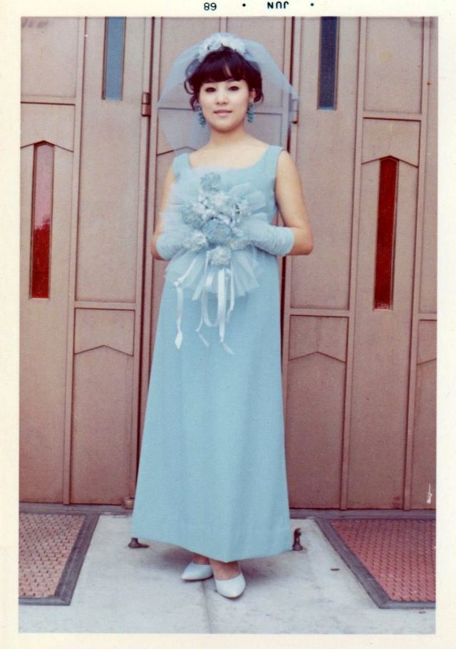 30 Beautiful Photos of Women in Blue Dresses From the 1960s ~ Vintage ...