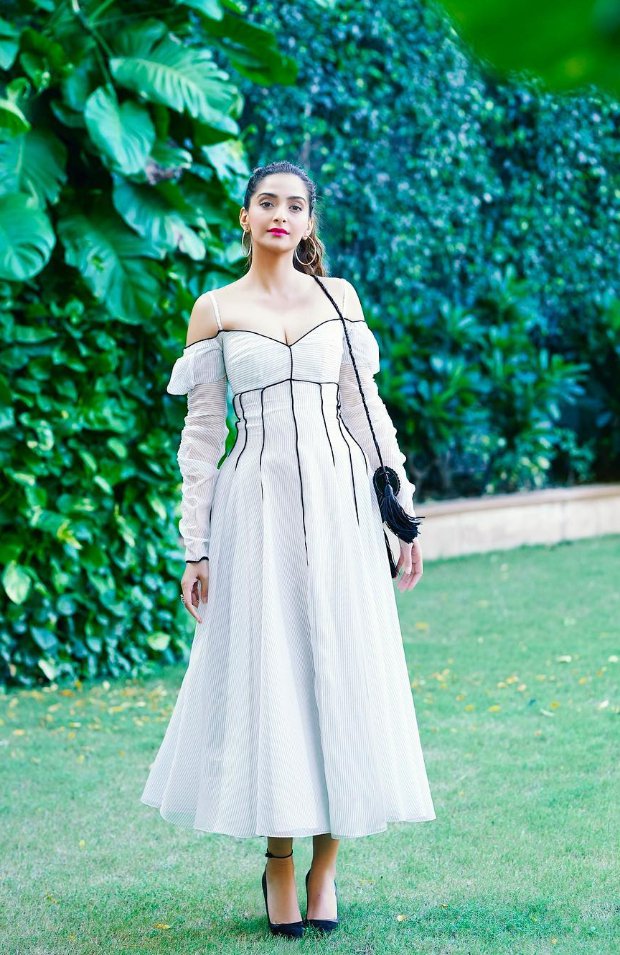 Bollywood's most iconic outfits that became fashion trends ...