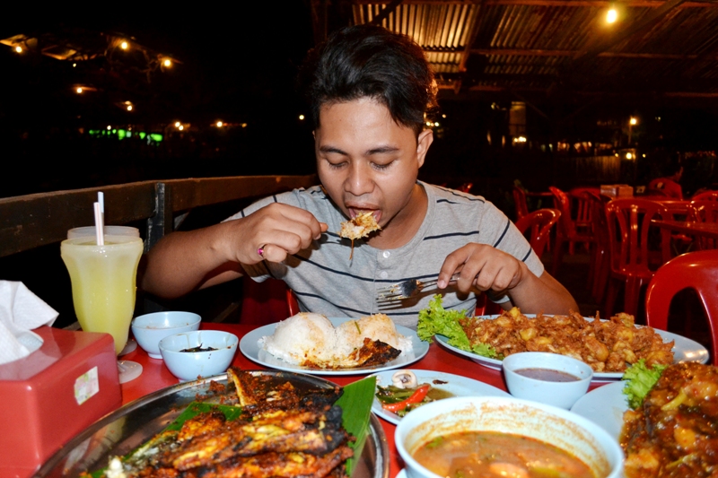 AKU JALAN AKU MAKAN: RESTORAN TASIK IDAMAN
