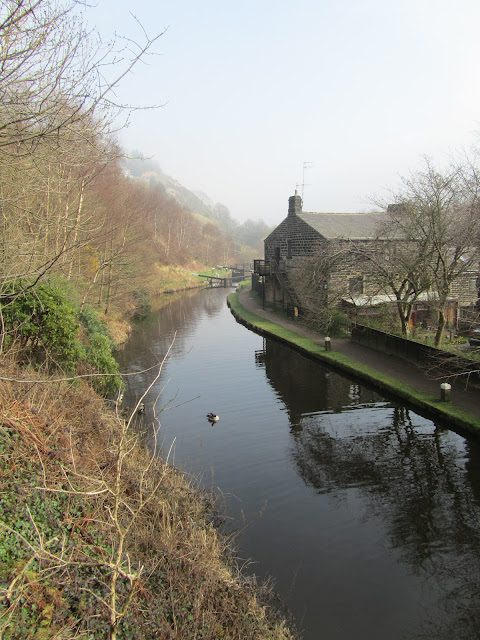 Little Sealed Packages: Tod walk 1 : Along the Rochdale Canal