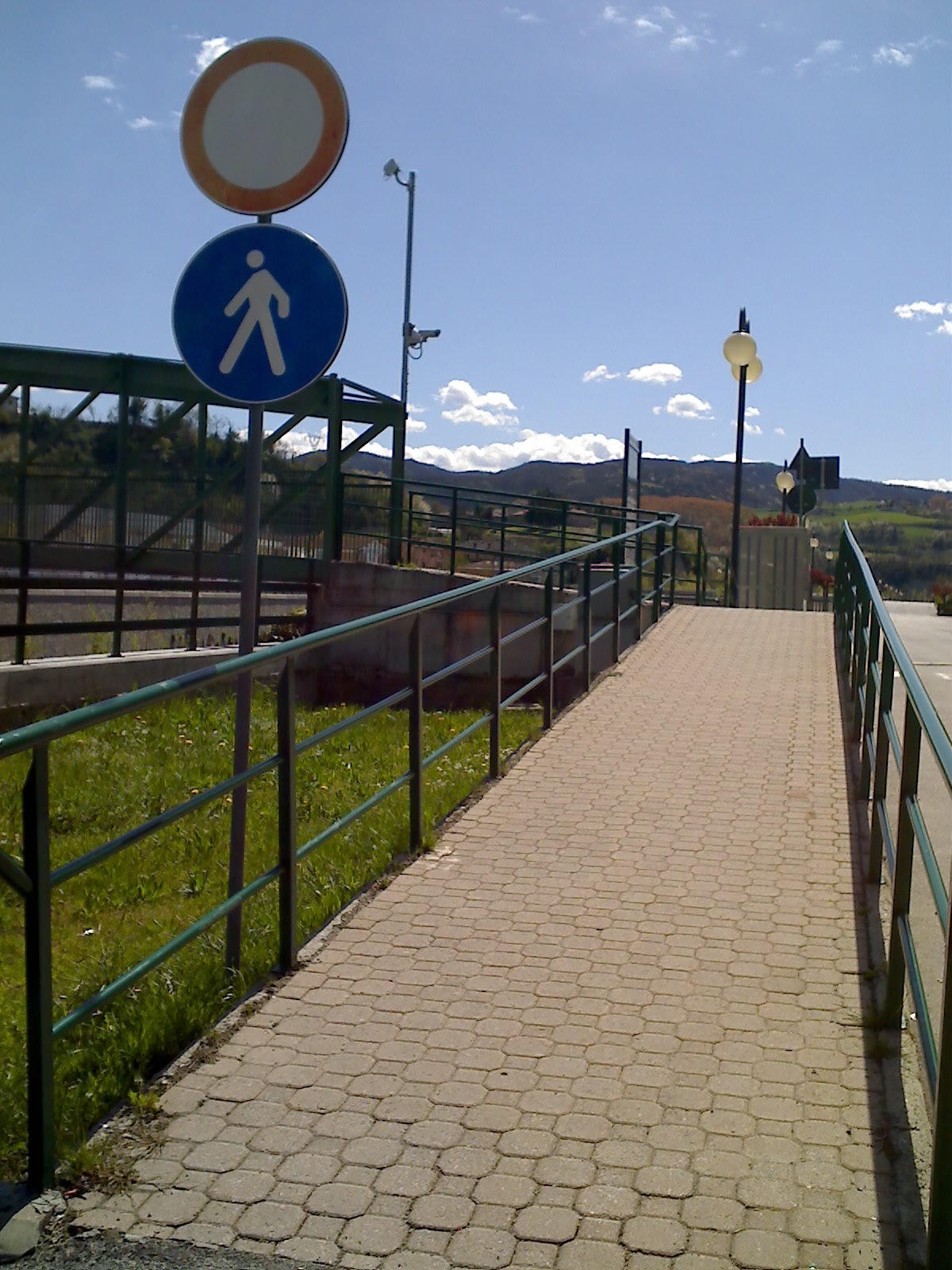 Autoscuola Monviso Ceva (CN): Viale area ed attraversamento pedonale