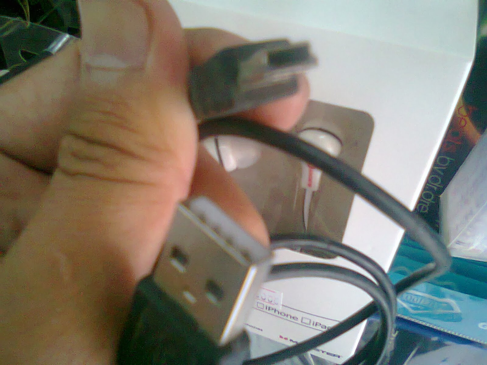 Tiwan Eko: Kabel micro usb adalah