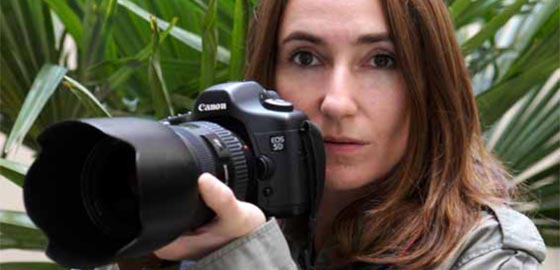 Cámaras, testigos de una guerra: Sarah Caron gana el premio Canon Mujer ...