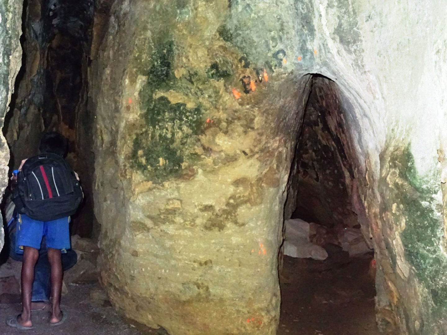 Subhashis Das' blog.: THE ISKO ROCK ART SITE AND THE NEAR BY PRIMITIVE ...