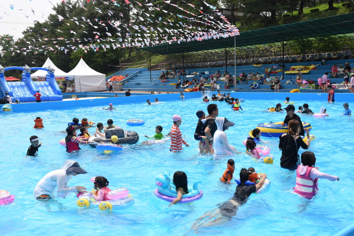 Korea's Outdoor Swimming Pools in Daegu Open to the Public during Summer