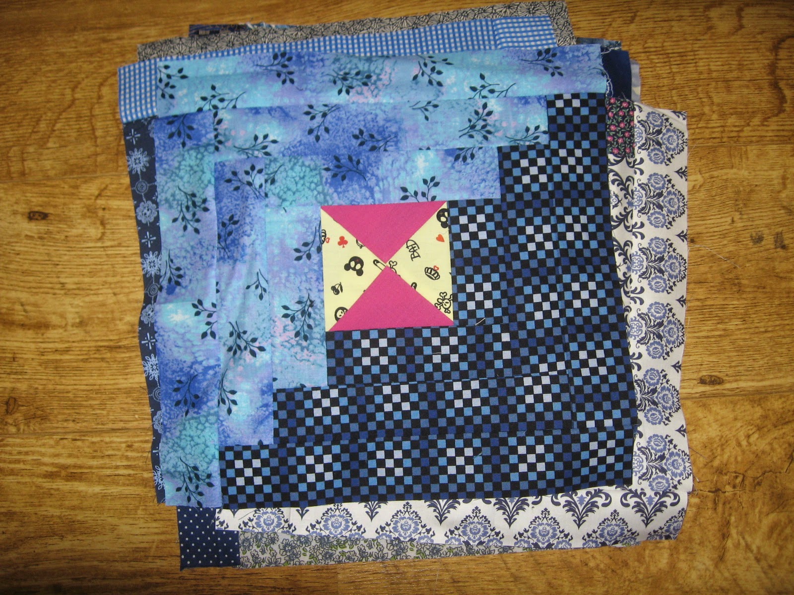 Kate's Quilting (and other arty stuff): Blue Log Cabins