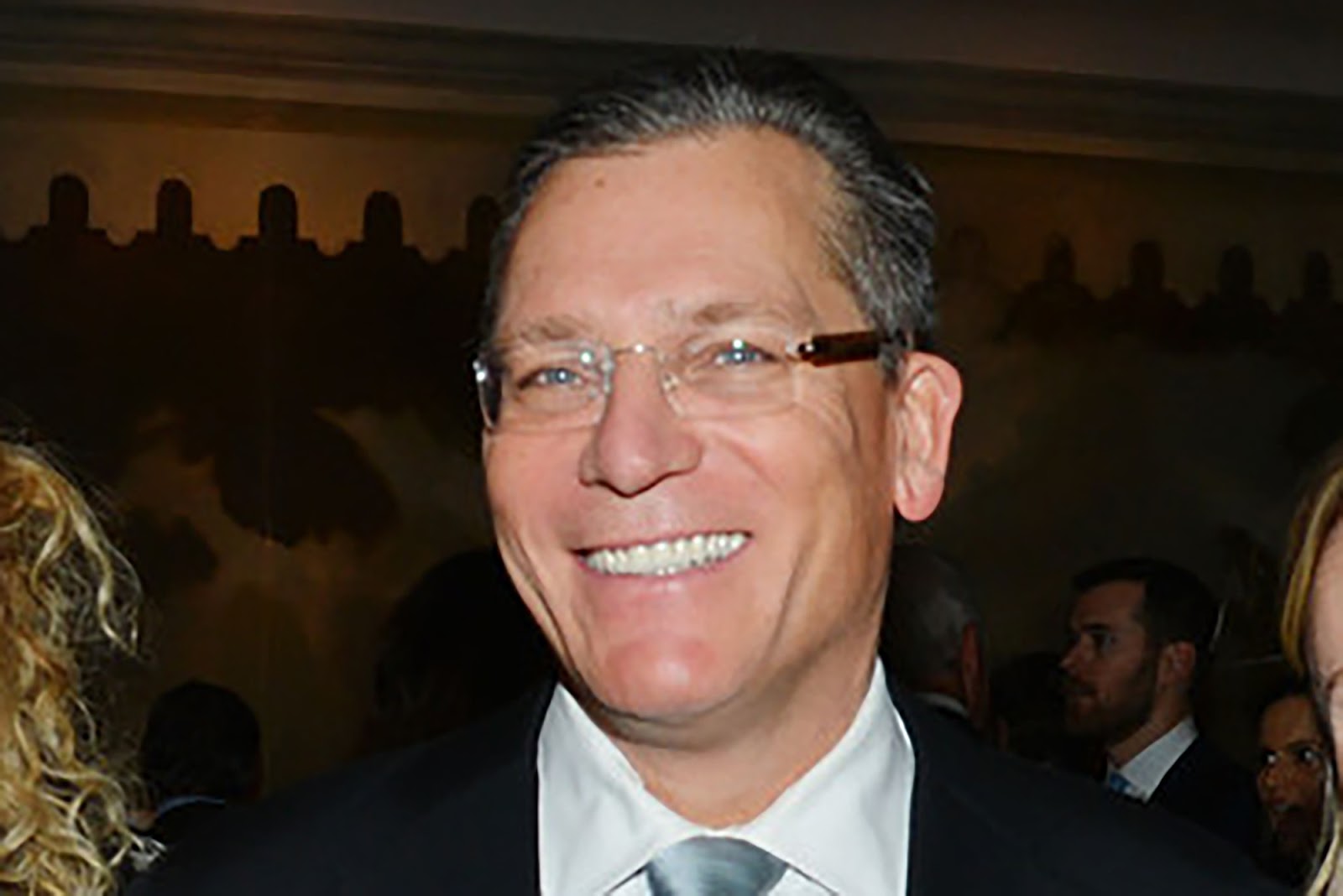 U2 Sombras e Árvores Altas - Blog: Dr. Dean Lorich, famoso cirurgião ...