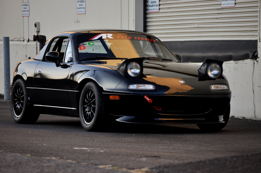 Maverik Corner MX5: Ideal not extreme track Miata