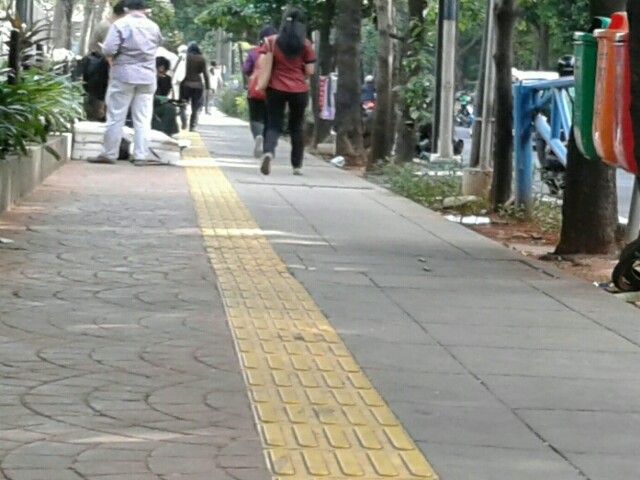 Mengenal si Guiding Block, Sang Jalur Ramah Disabilitas Untuk Tunanetra