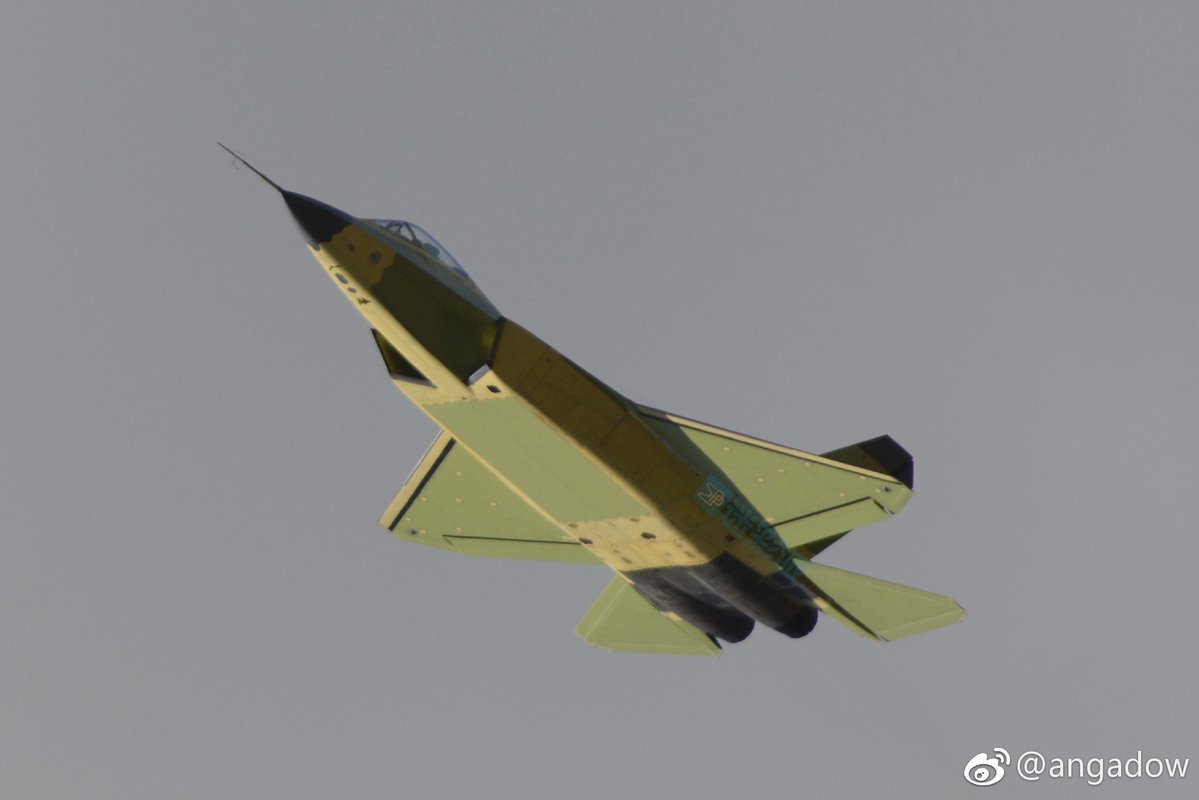Military and Commercial Technology: An amazing shot of FC-31