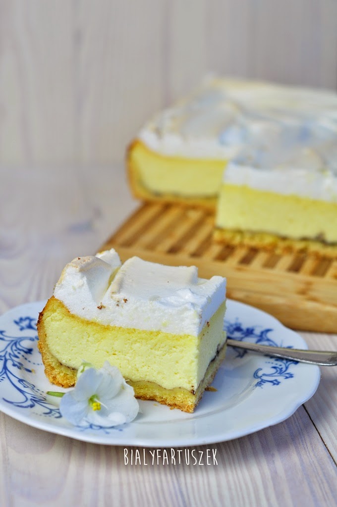 Biały fartuszek: Sernik z rosą