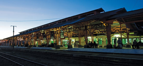 Kereta Api dan Pesawat: Stasiun Blitar