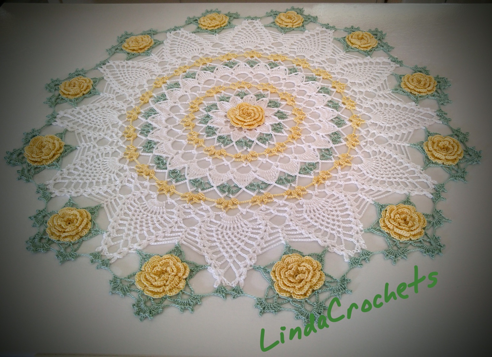 Linda Crochets: Spring Pineapple Floral Lace Doily