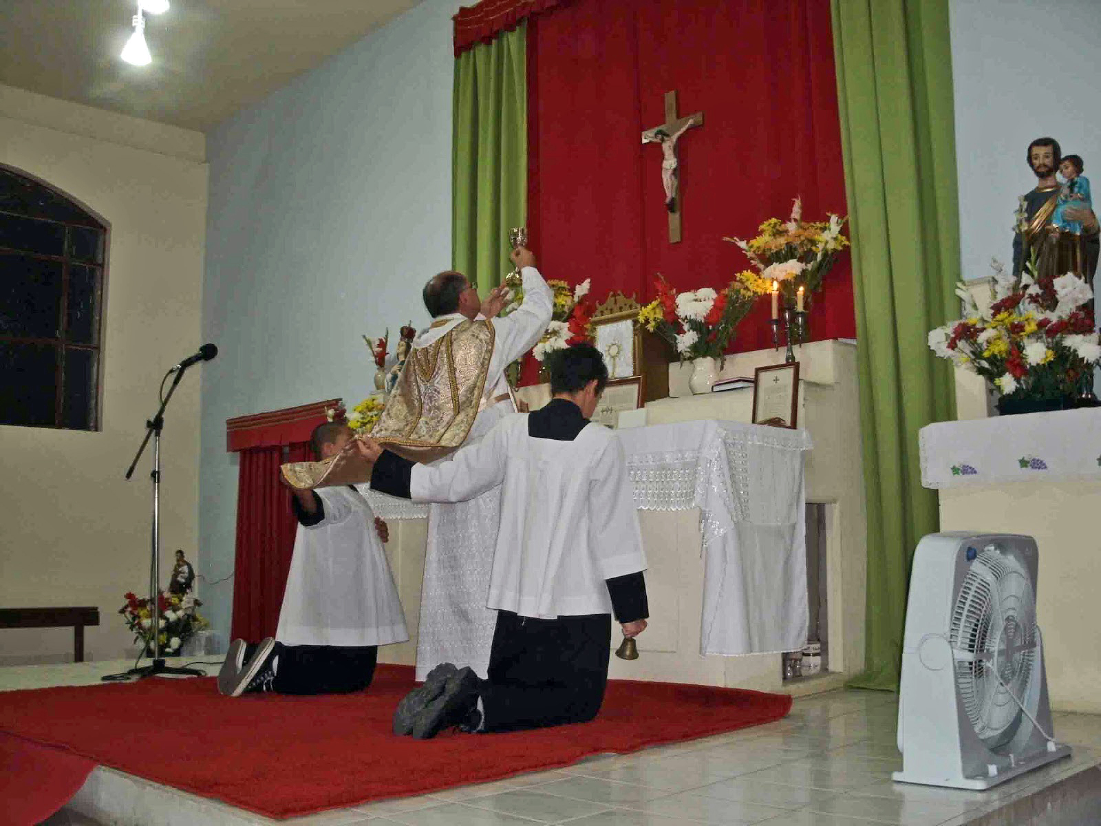 CATHOLICVS: Imágenes de la Santa Misa tradicional en la solemnidad de ...