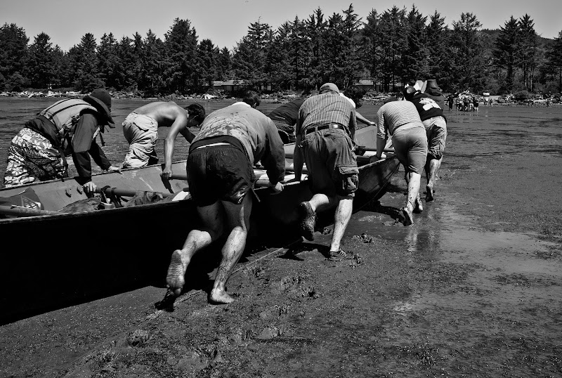Picture Window photo blog : Intertribal canoe journey lands in Chinook, Wa.
