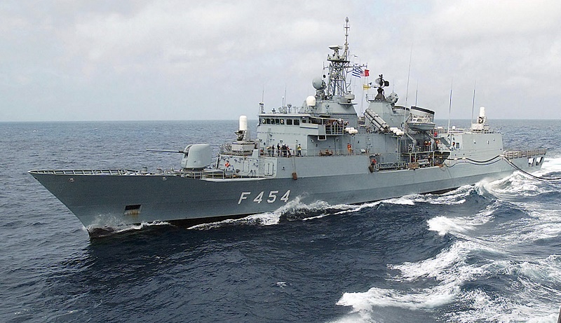 ΜΙΑ ΩΡΑ ΕΞΩ ΑΠΟ ΤΗΝ ΑΘΗΝΑ ΤΟΥΡΚΙΚΟ ΠΟΛΕΜΙΚΟ ΠΛΟΙΟ...!!! ΠΕΡΙΚΥΚΛΩΘΗΚΕ ...