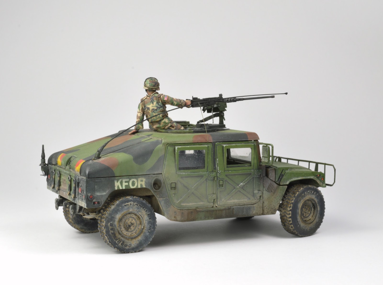 Scale modeling addict: KFOR US army Humvee, 1999
