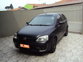 CIA DO BANNER : ENVELOPAMENTO DE VEÍCULO CORSA HATCH EM ADESIVO PRETO ...