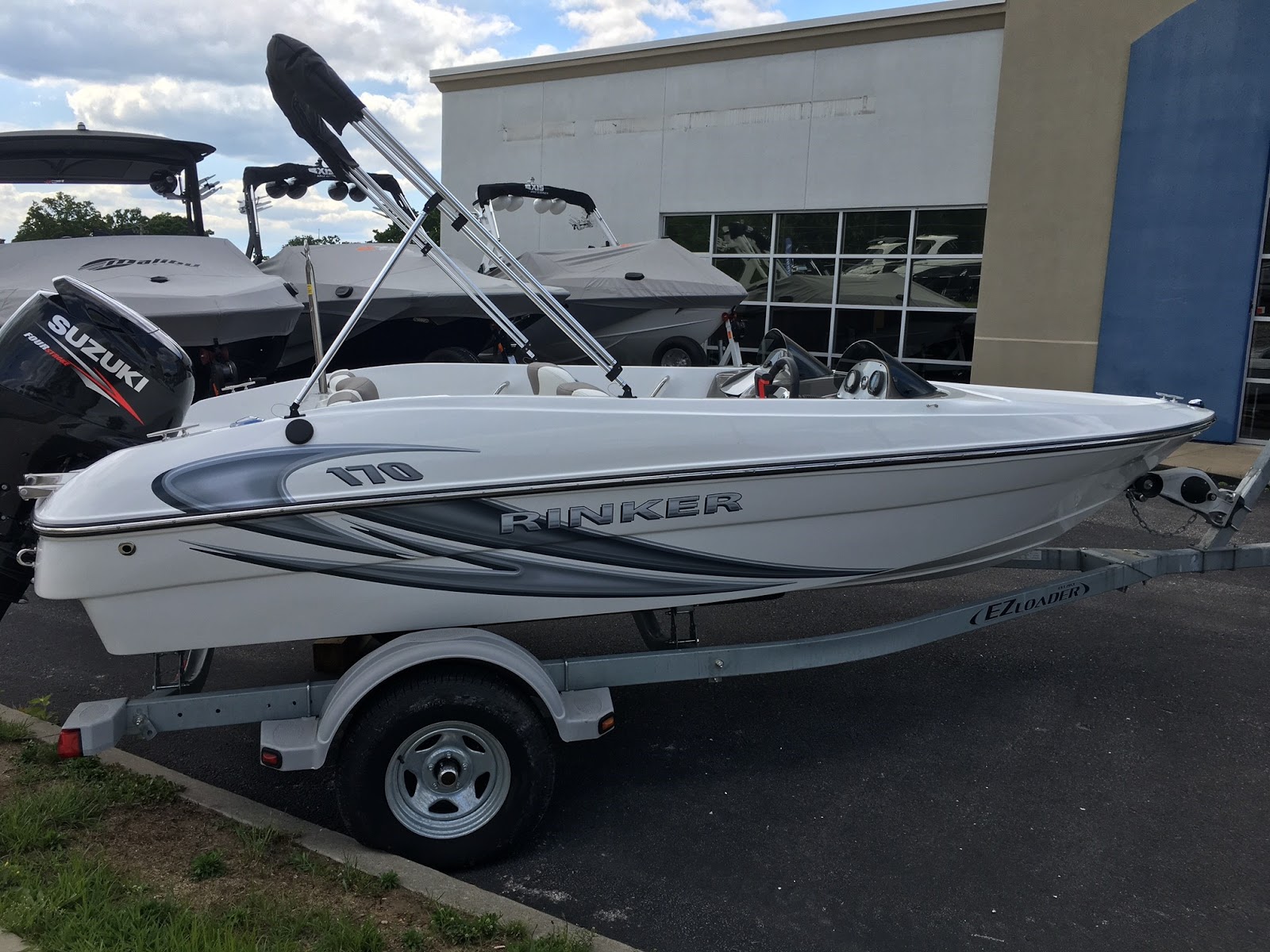 Iguana Boat Sales and Rentals: Rinker Boats New For 2017!