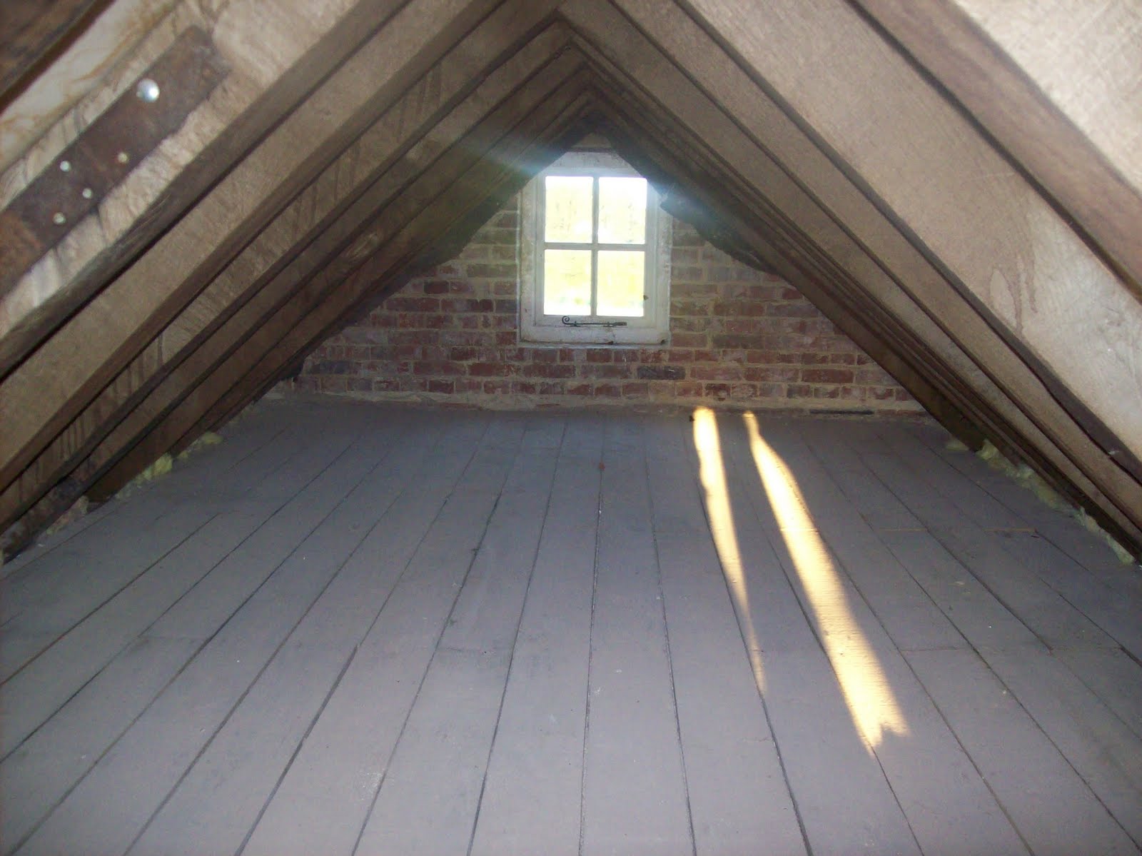 A GHOST HUNTERS DIARY: HANKELOW HALL