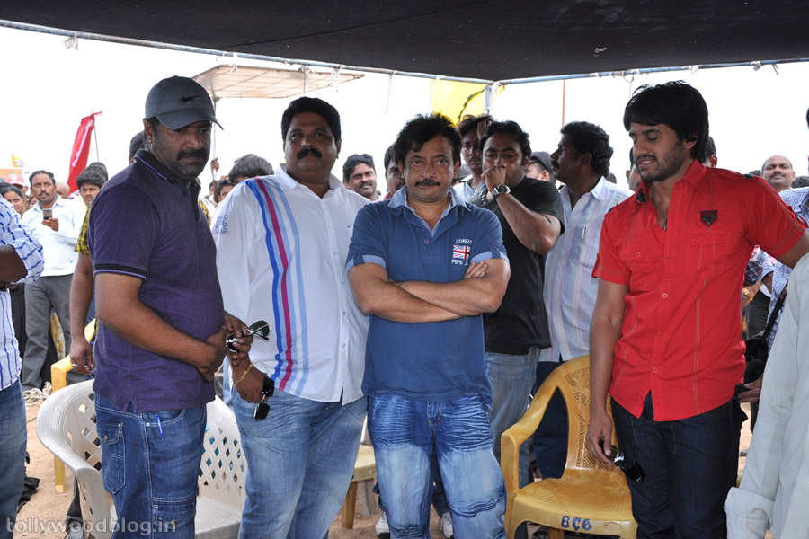 Bezawada Movie Working Stills Photos Gallery