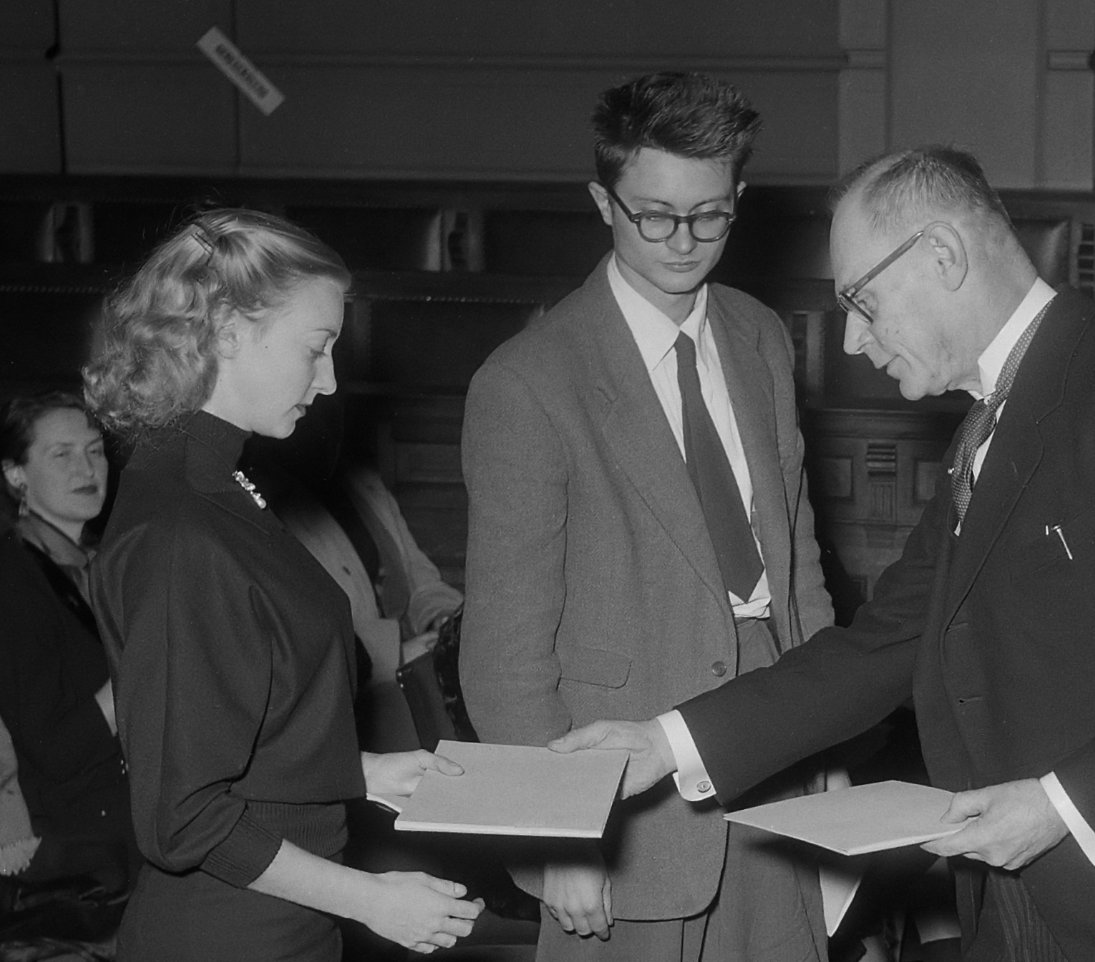 poeta nascitur orator fit: Ellen Warmond (1930–2011)