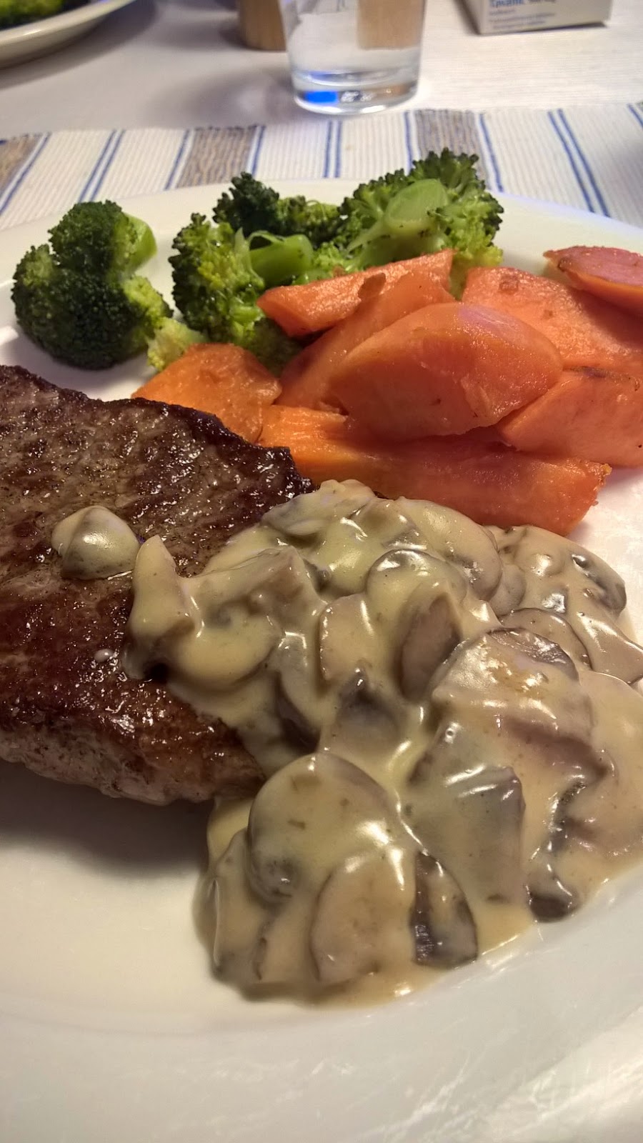 Jokkerin ruokatorvi: Nauda ulkofilettä , bataattia, broccolia ja ...