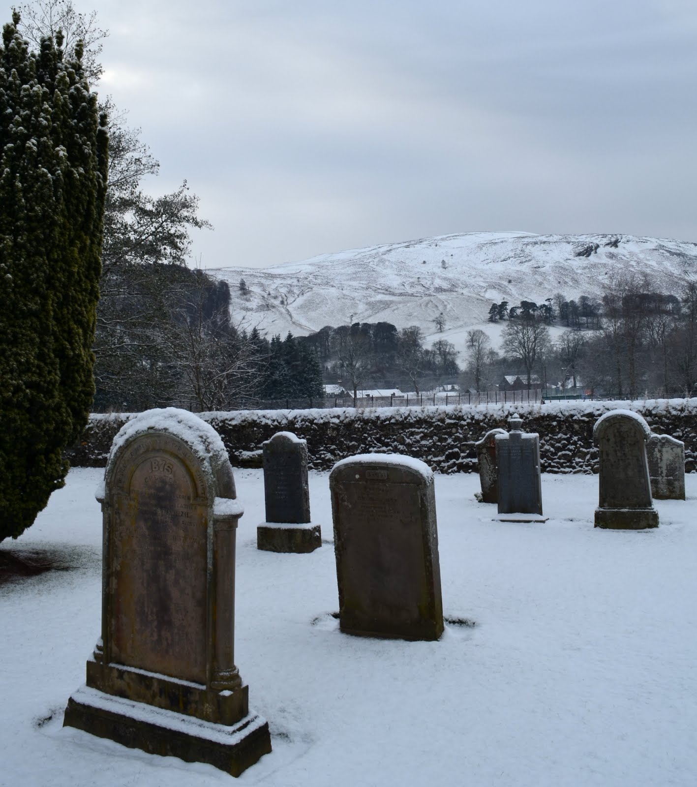 Tour Scotland: Tour Scotland Winter Photographs Churchyard Blair Atholl ...