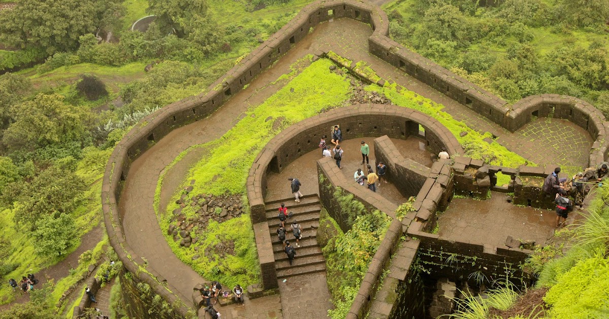 TraveLore: Lohagad Fort
