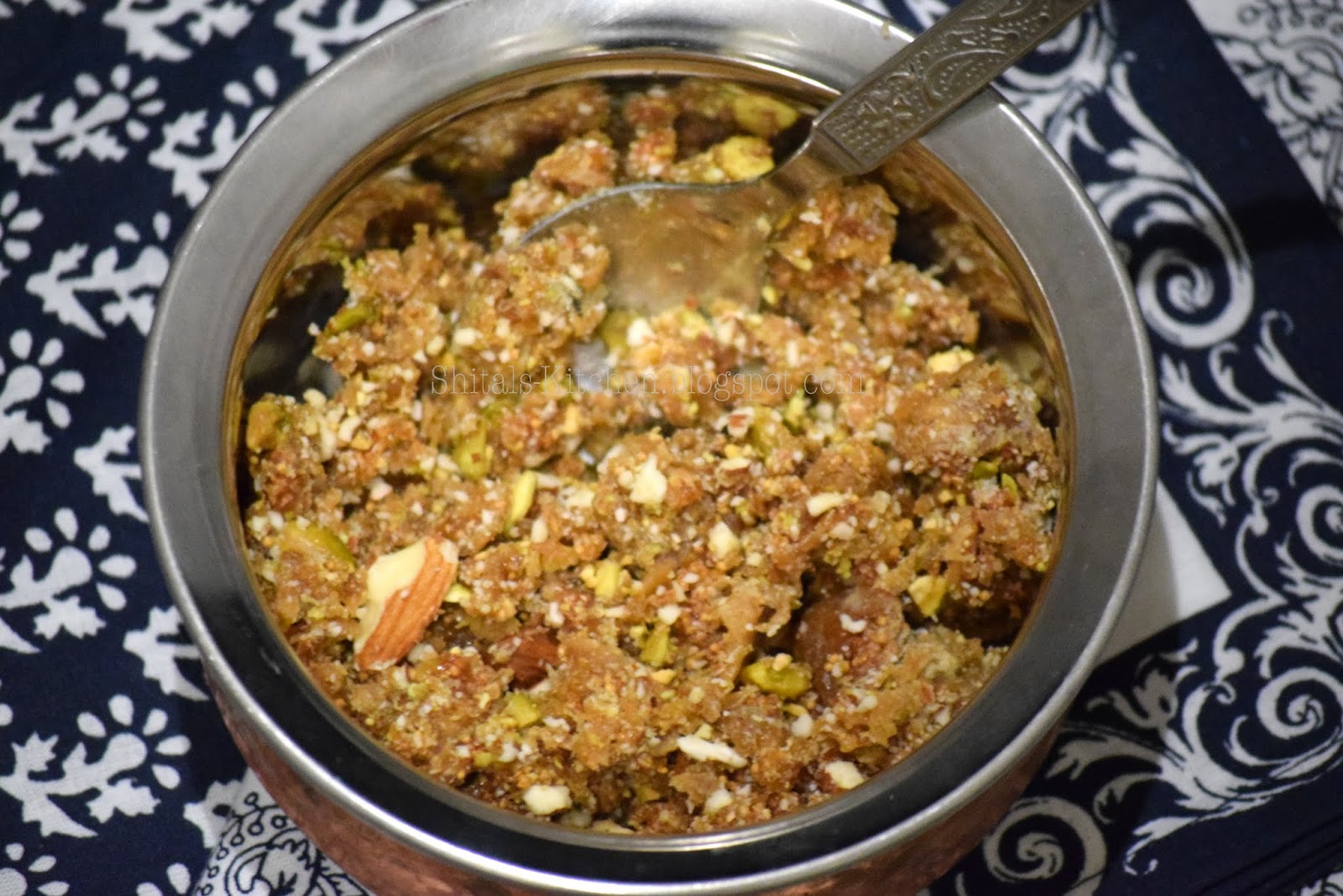 Shital's-Kitchen: Kaju Kalash