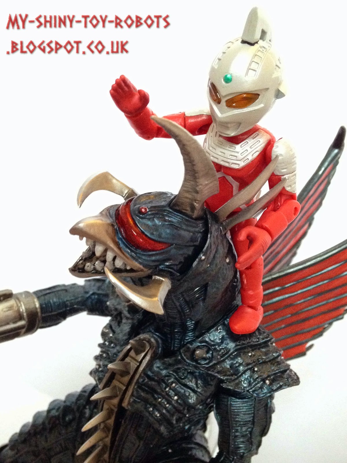 My Shiny Toy Robots: Toybox REVIEW: 66 Action Ultraman Wave 1