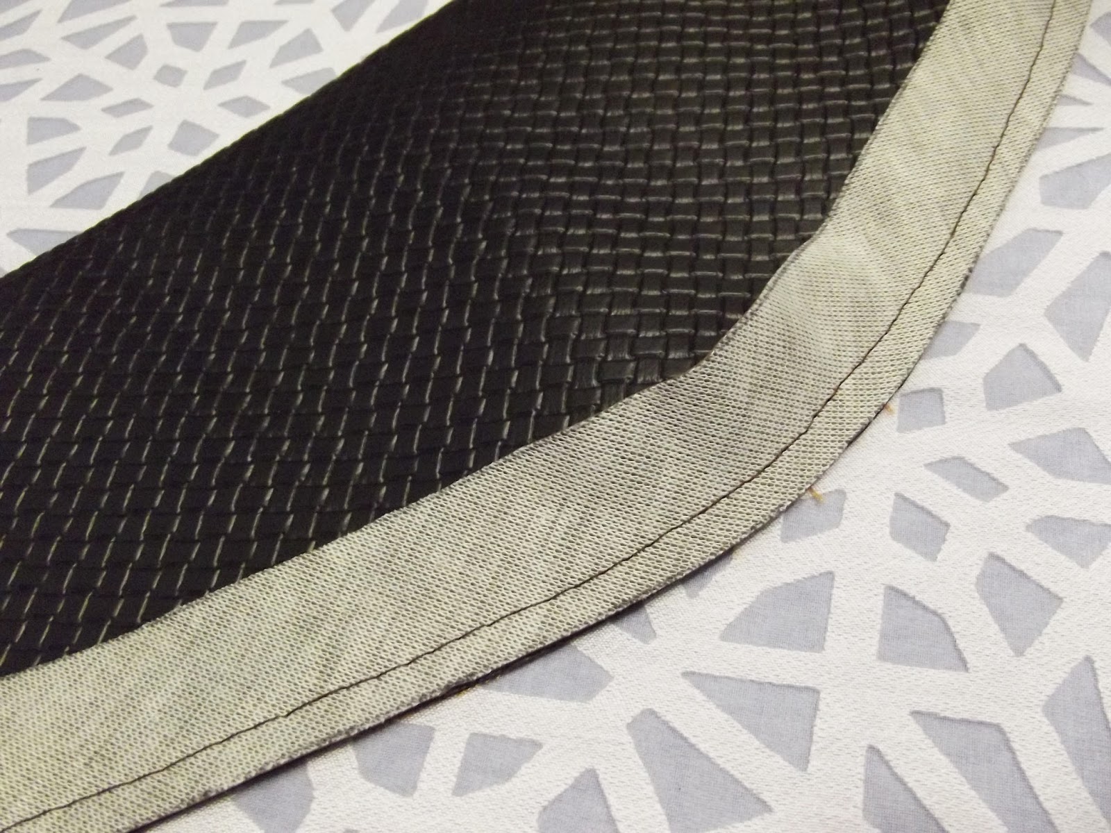 Crayons: Leather Armour Tutorial