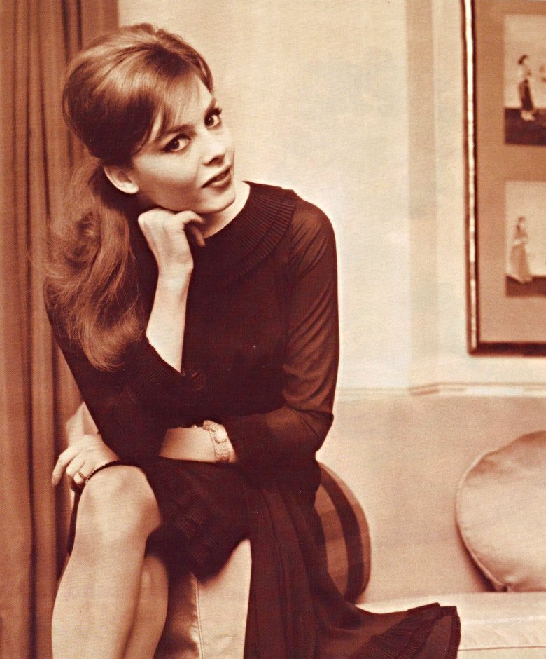 Dazzling Divas: Photo Portret Michele Mercier