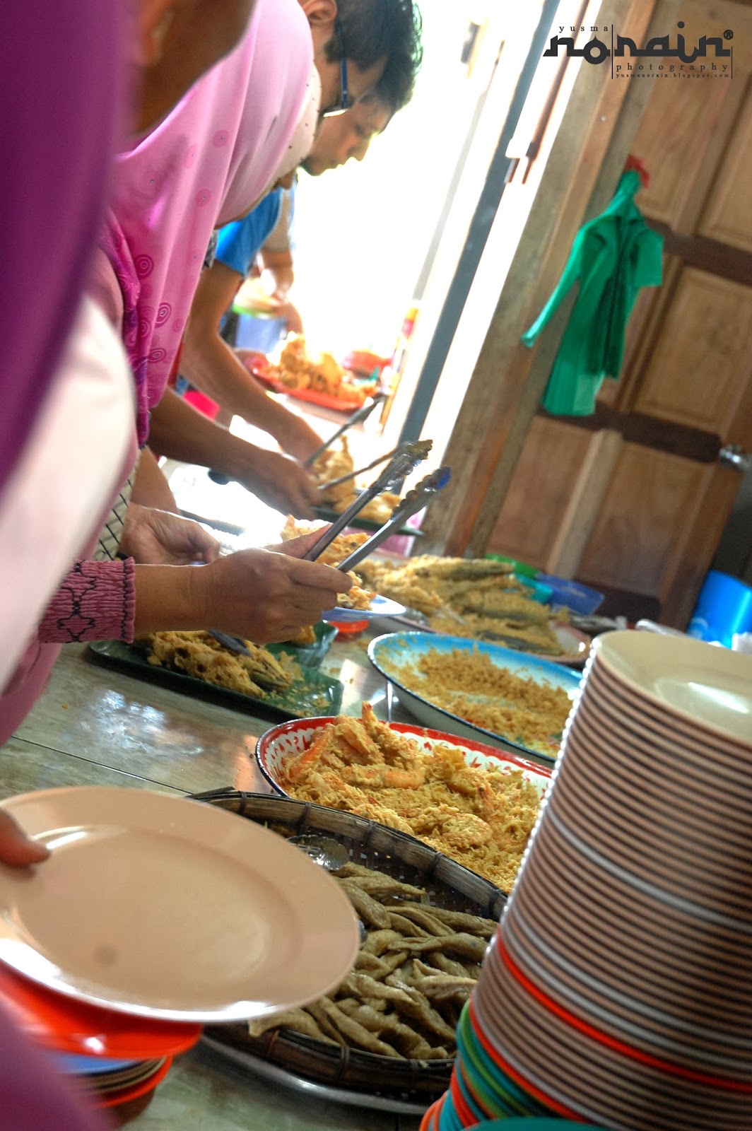 Norain Yusoff: Sotong Celup Tepung Di Warung Pok Nong Batu Rakit