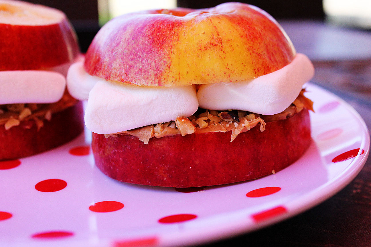 Full Bellies, Happy Kids: Afternoon Snack - Apple Sandwiches