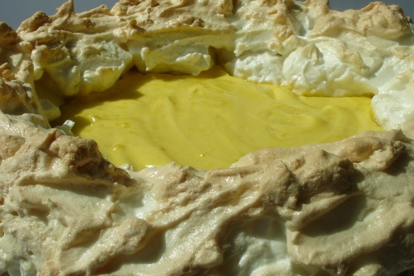 Mystery Lovers' Kitchen: Citrus Cloud Pie