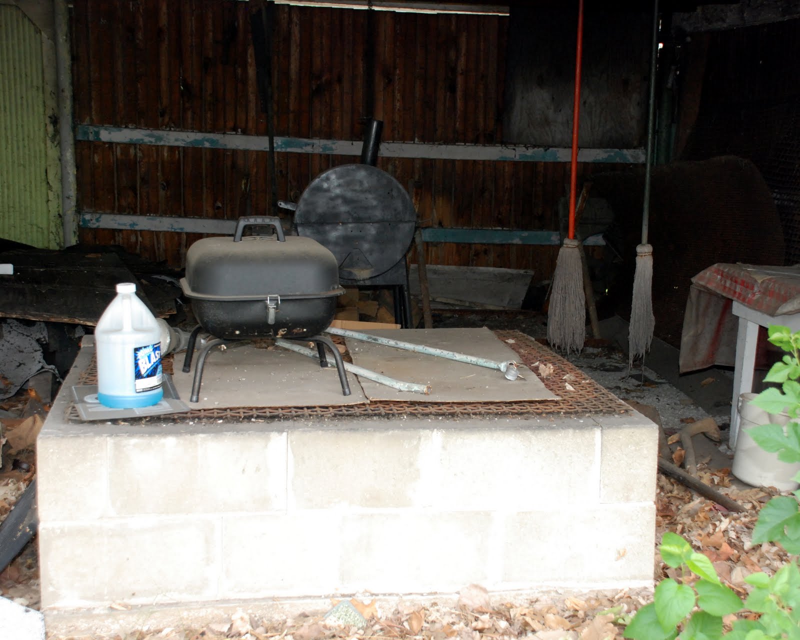 Barbecued Adventures: Big Shoe's Barbecue left behind hard shoes to ...