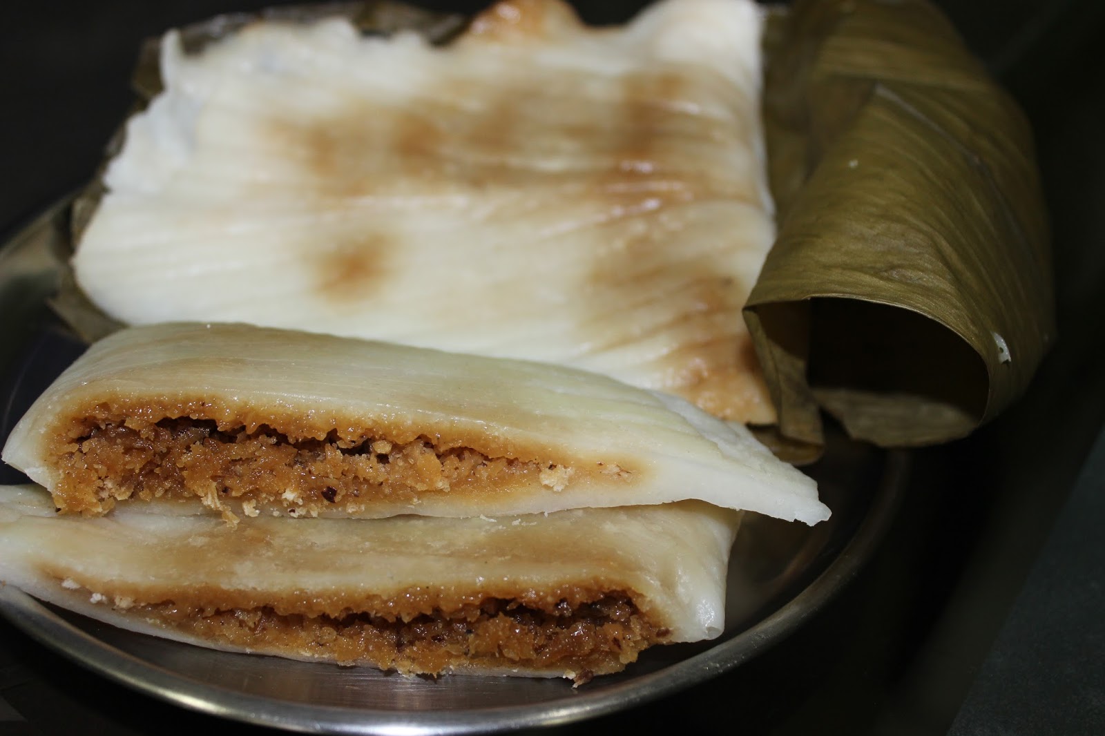 Deepa's Rasoi: Manjol Eeretha Ghatti - Rice dumplings in turmeric leaves