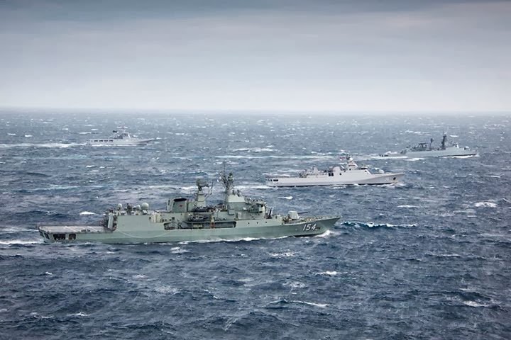 Berita Foto : Exercise With Indonesian Ship KRI Sultan Iskandar Muda ...