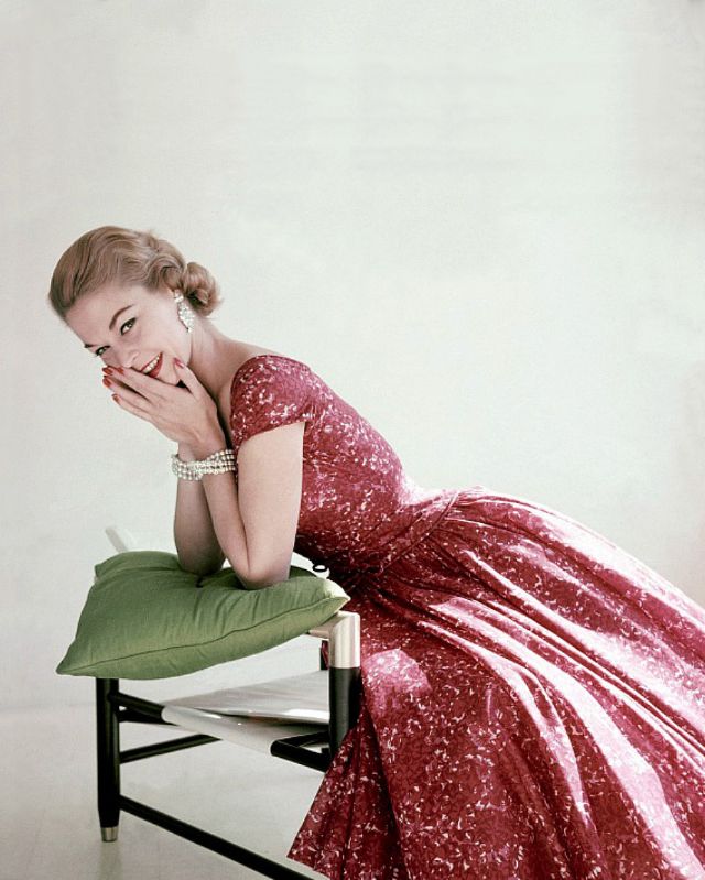 30 Amazing Color Photos of Iconic Vogue Model Jean Patchett in the ...