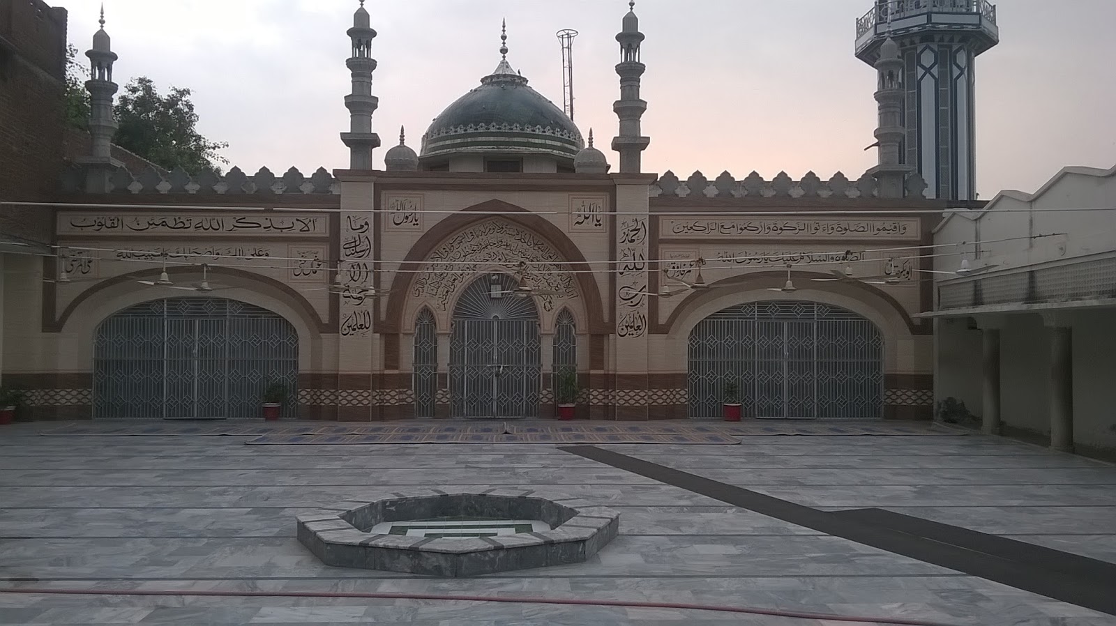 Jamia Masjid Araiyan (Hanfia Ghausia)