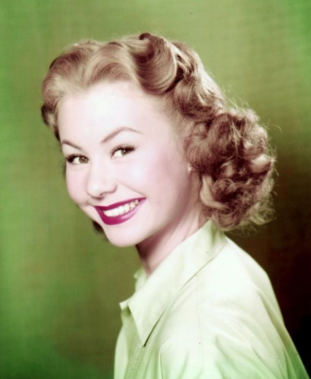 40 Fascinating Color Photographs of a Young Mitzi Gaynor in the 1950s ...