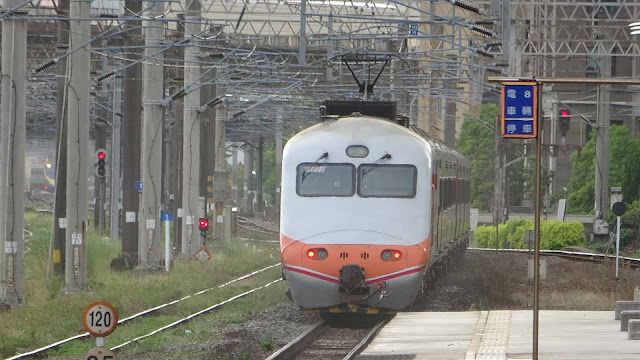 Blair's 鐵道攝影: E1028推拉式電力機車 / TRA E1028 Push-Pull Electric Locomotive