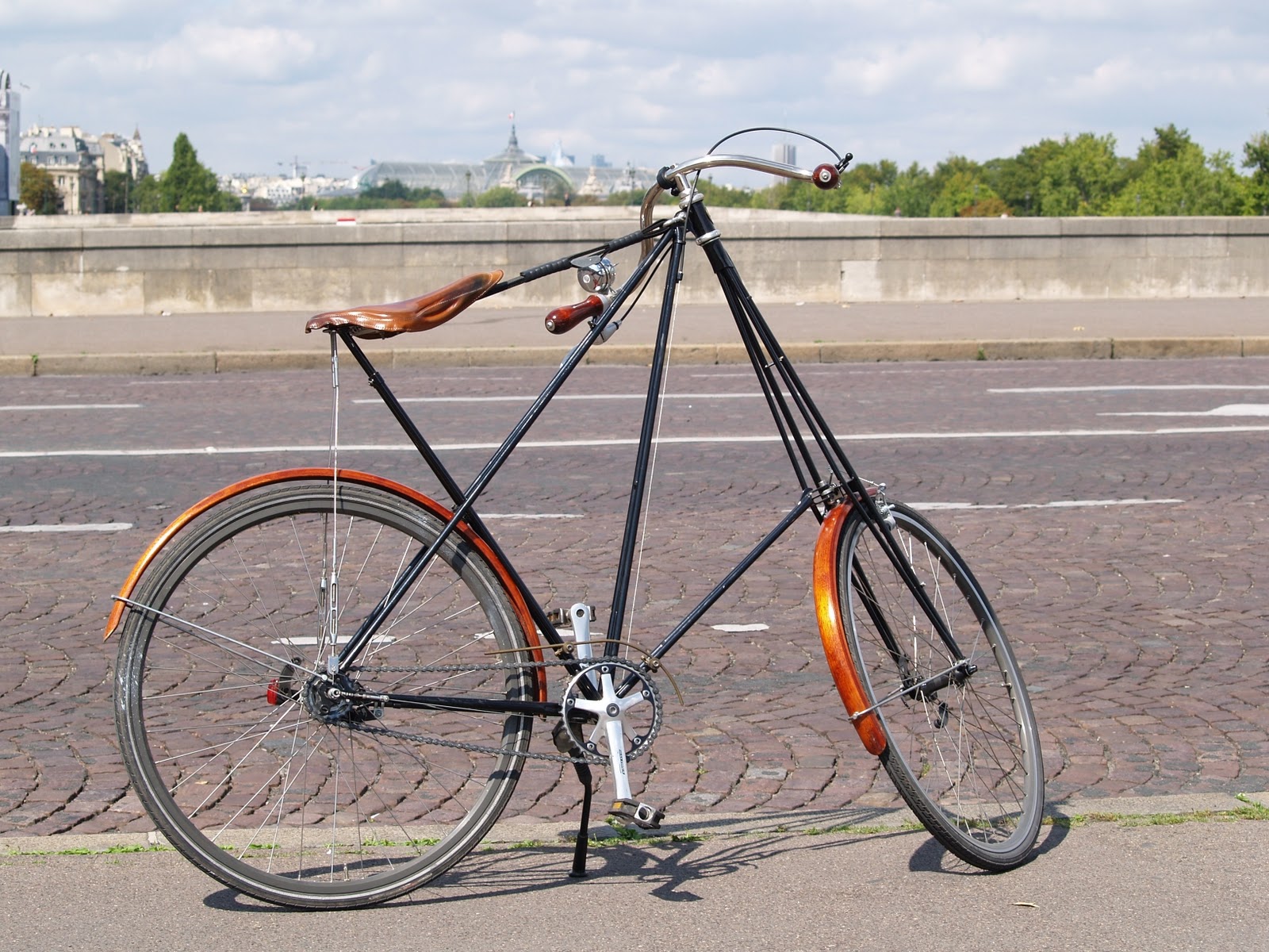Un Cycliste Parisien / A Parisian Cyclist: Une bicyclette rare II ...