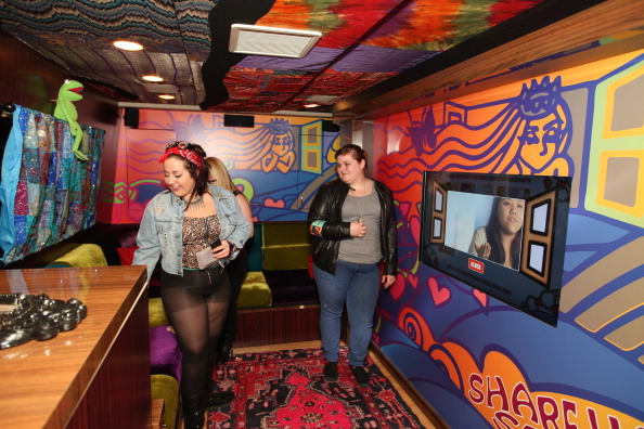 Imágenes del interior y exterior del "Born Brave Bus" - Lady Gaga ...