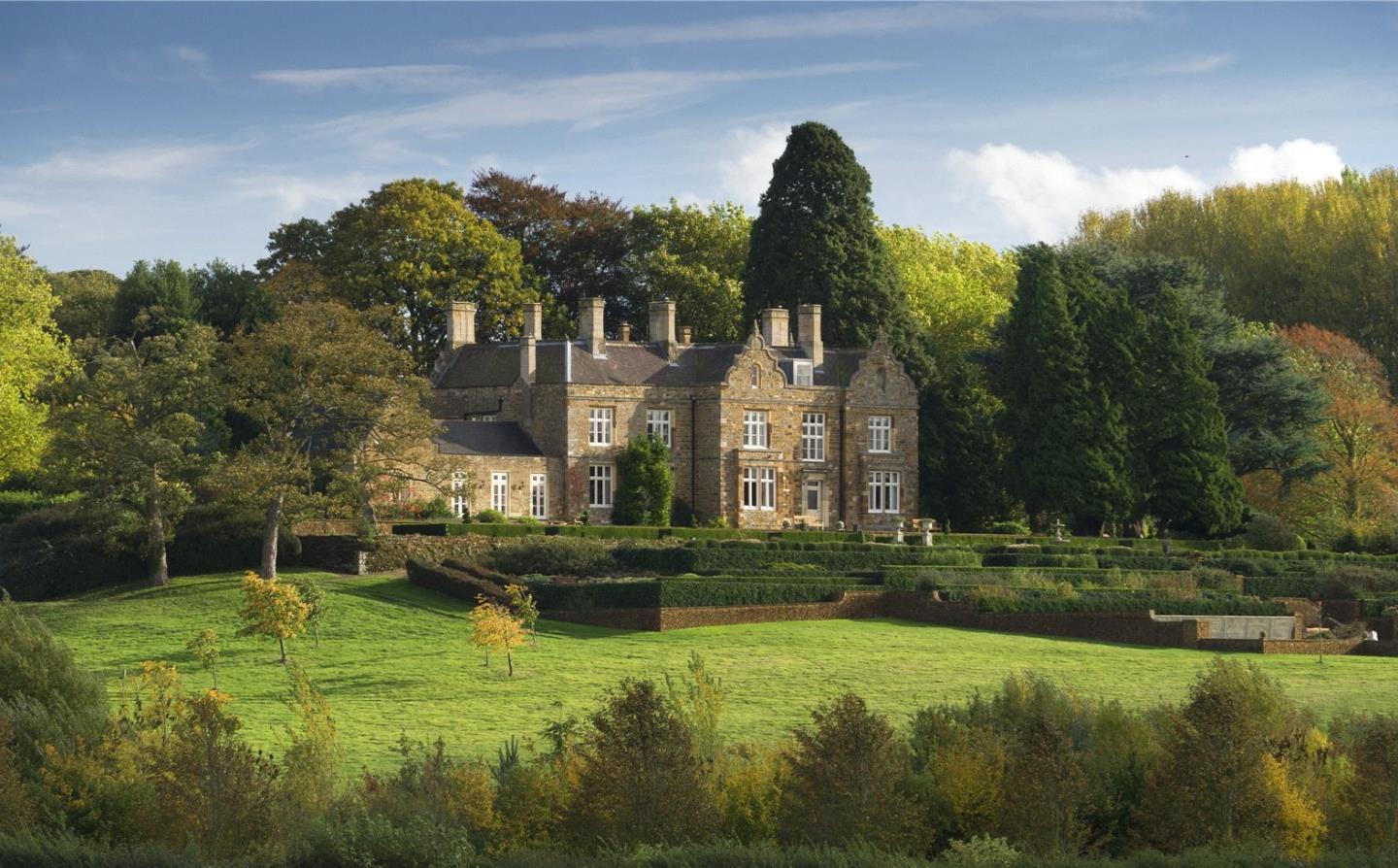 Landed families of Britain and Ireland: (243) Attenborough of Catesby