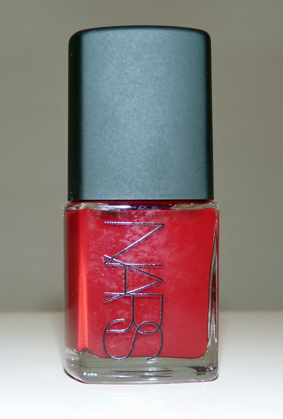 Com Verniz: Jungle Red, da Nars