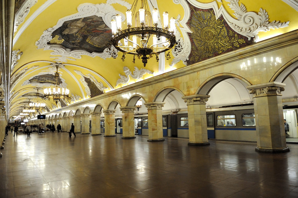 Lisa's World: MOSCOW, RUSSIA Moscow Metro Stations The gorgeous ...